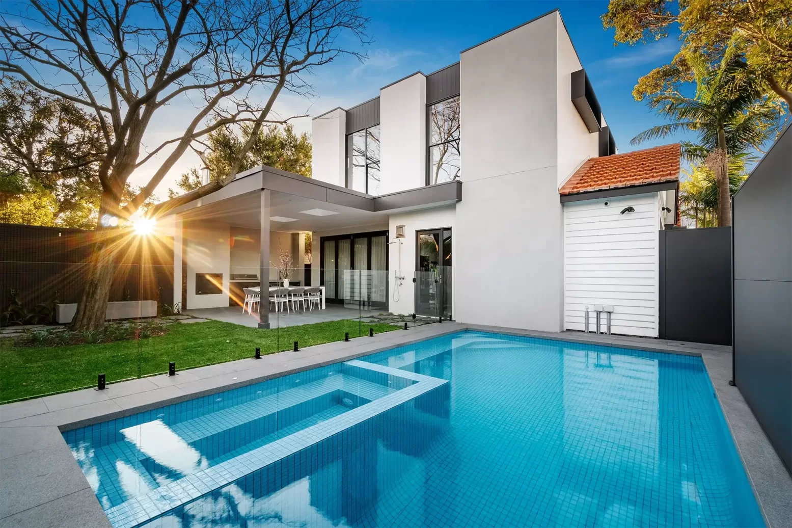 A Luxurious Outdoor Oasis in Brighton - Forever Green HCS - Bayside ...